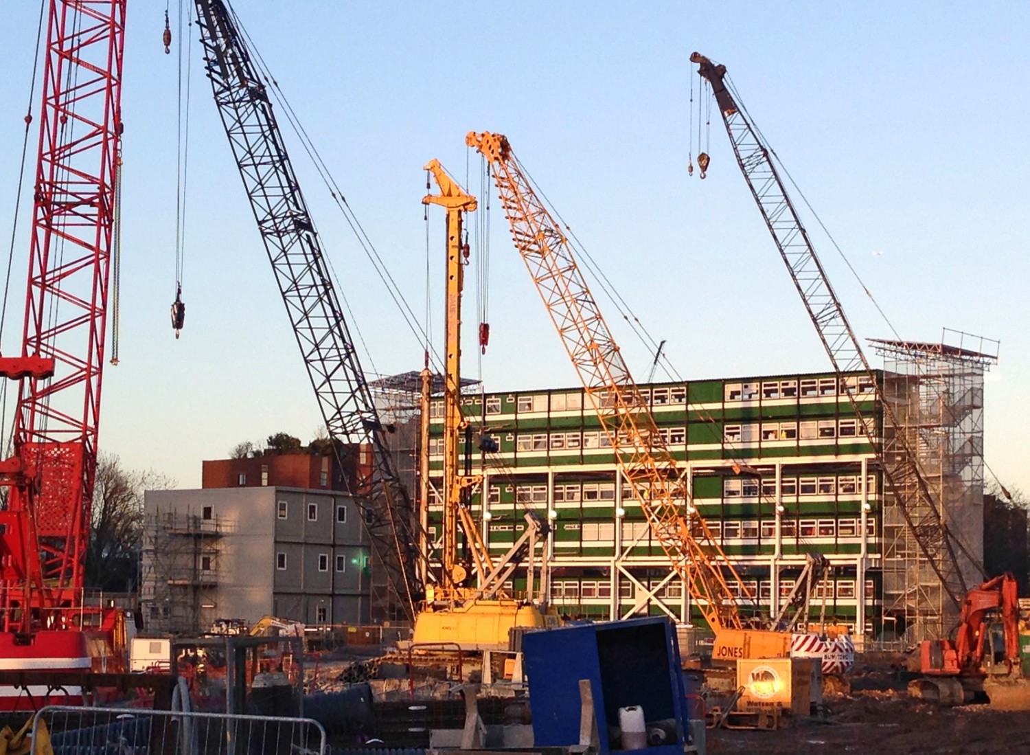 Jones Crawler Cranes Hire and Sale of Telescopic and Lattice Boom ...